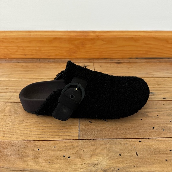 James Perse | Shoes | James Perse Black Shearling Slipon Clog | Poshmark